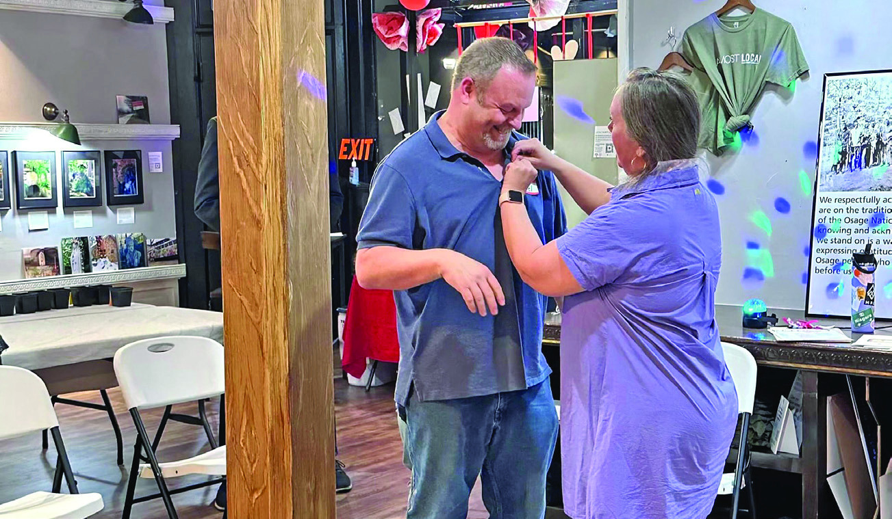 Akins receives Civic Star Award - Eureka Spring Times-Echo